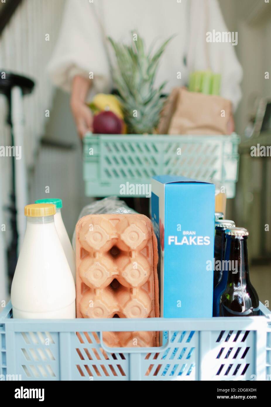 Home delivery woman groceries hi-res stock photography and images - Alamy