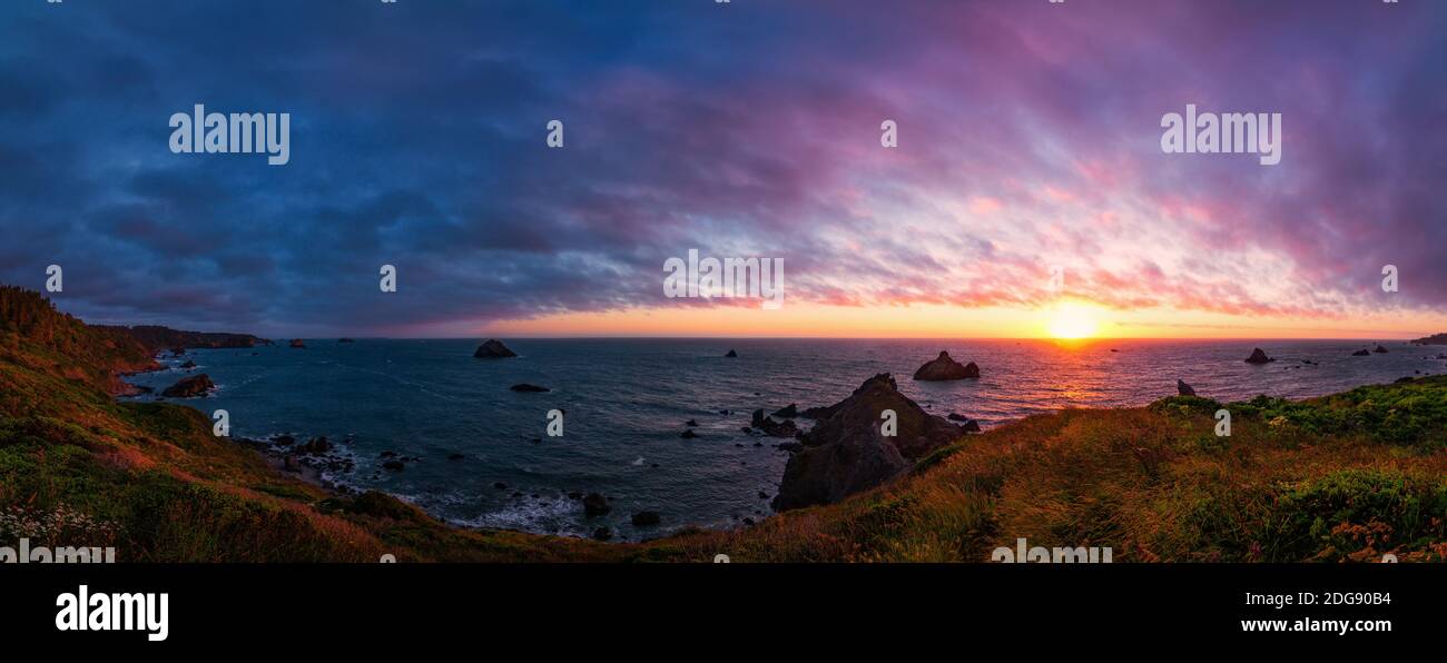 Sunset summer coastline landscape hi-res stock photography and images ...