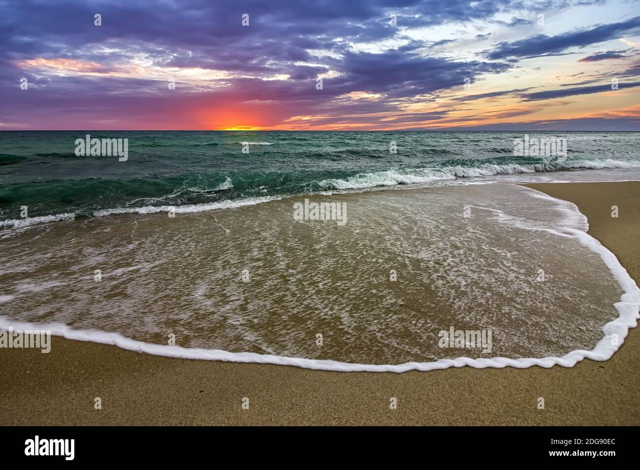 Horizon wave pattern hi-res stock photography and images - Alamy