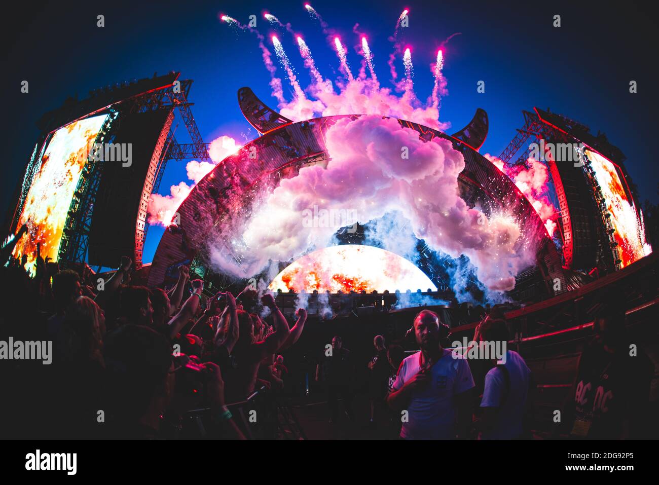 Live fireworks hi-res stock photography and images - Alamy