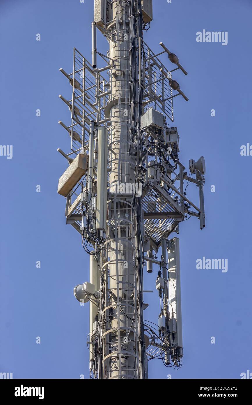 Radio link antenna hi-res stock photography and images - Alamy