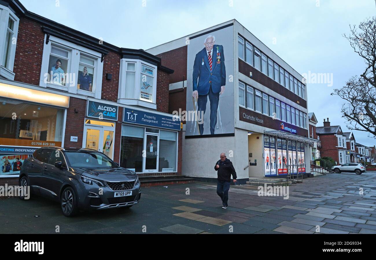 Captain sir tom moore building hi-res stock photography and images - Alamy