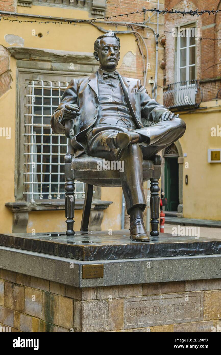 Giacomo Puccini Sculpture Monument, Lucca, Italy Stock Photo - Alamy