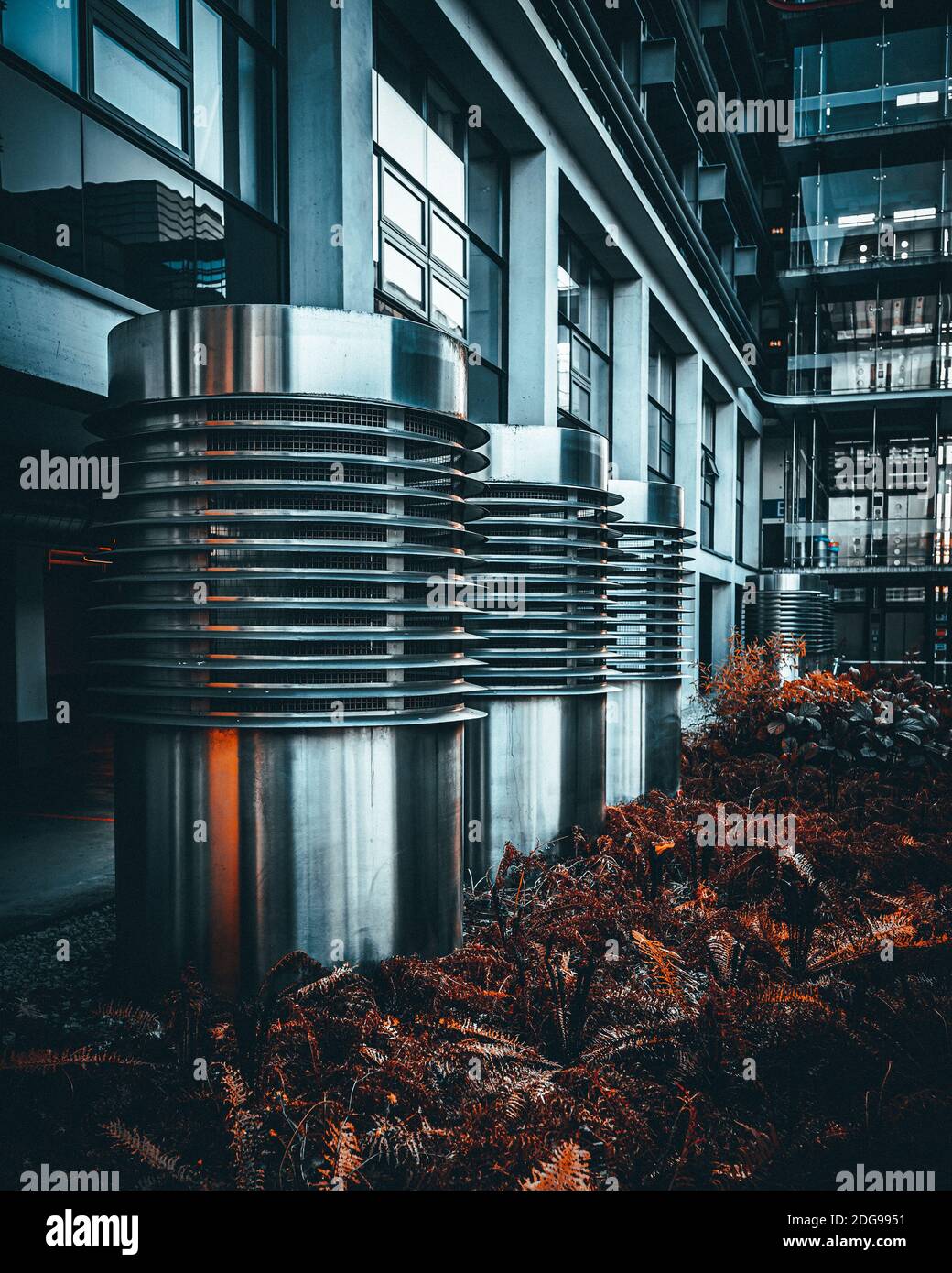 Vertical shot steel structures hi-res stock photography and images - Alamy