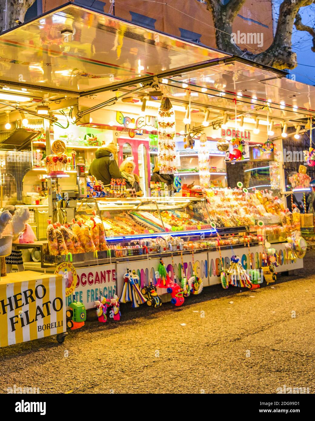 Lucca city street market hi-res stock photography and images - Alamy