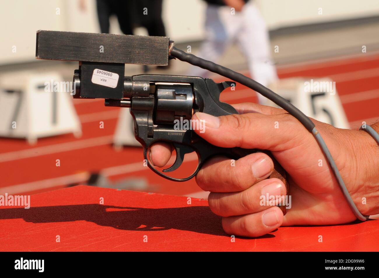 starting shot, person with gun in hand pointing to the air, symbol for ...