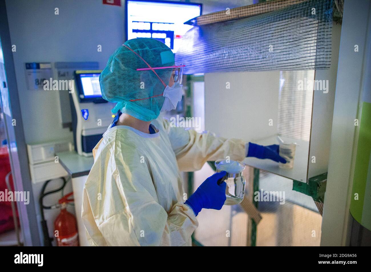 Sluice room hi-res stock photography and images - Alamy