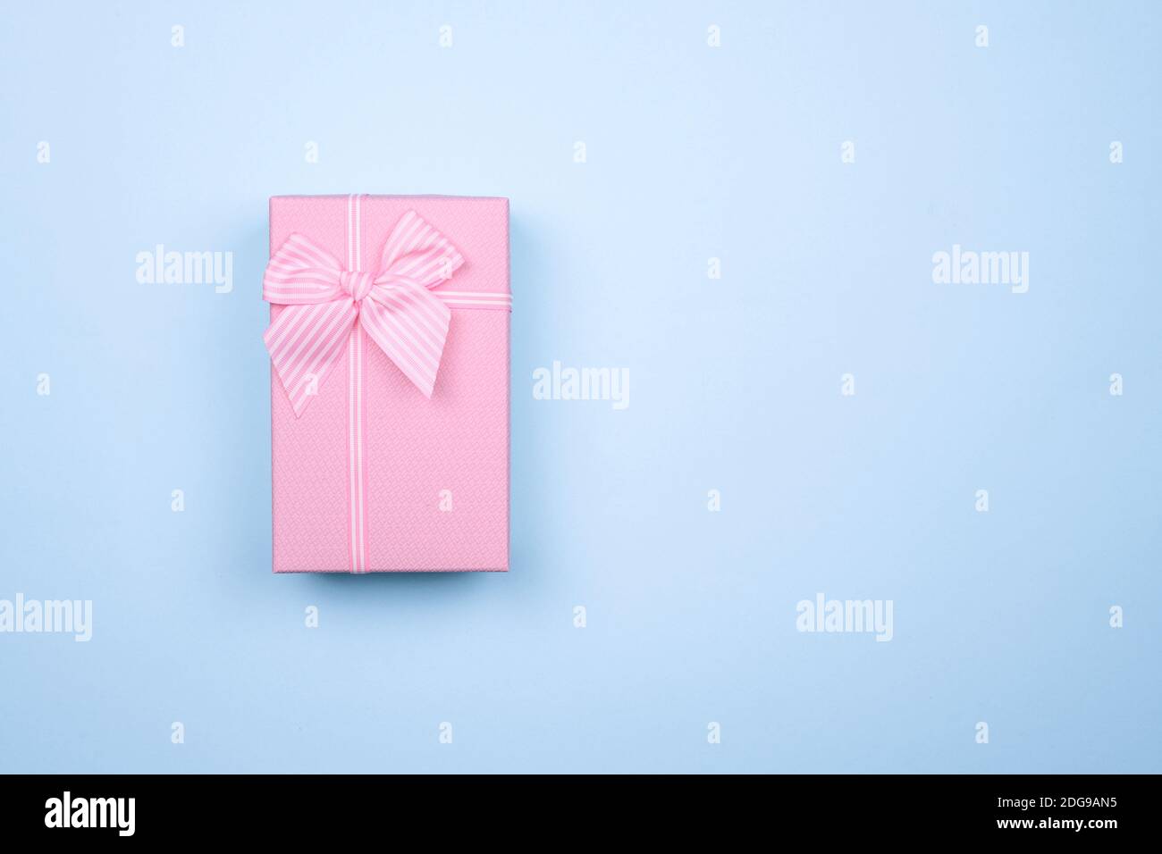 Simple rectangular white box hi-res stock photography and images - Alamy