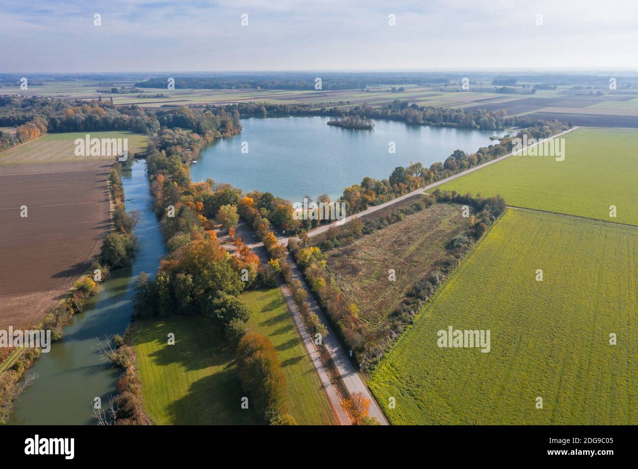 Picture of an aerial view of the landscape of the Sarchinger Weiher ...