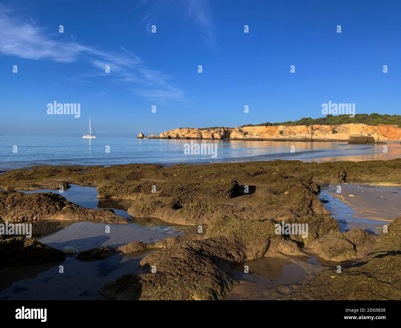 Scenic view of the Vau Beach (Praia do Vau) in Portimao, Algarve ...