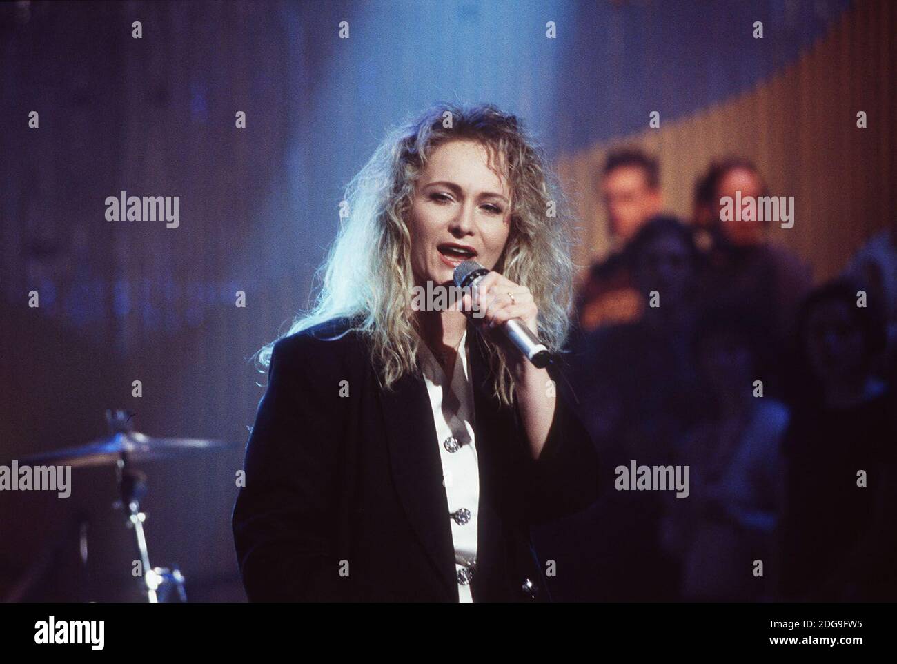 NICOLE, deutsche Sängerin bei einem TV-Auftritt, 1998. NICOLE, German ...