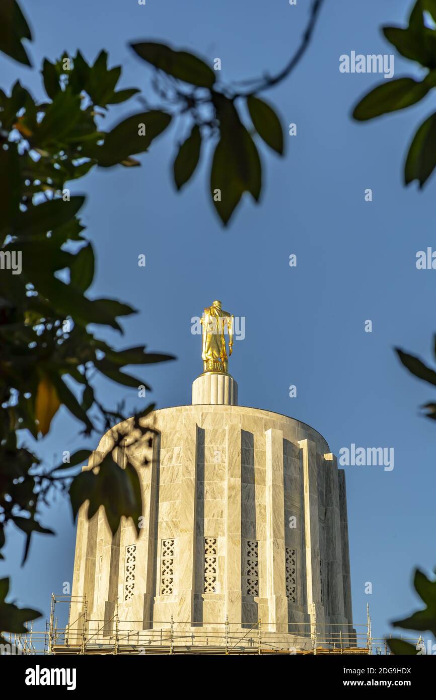 Oregon State Capitol Building in Salem, Oregon Stock Photo - Alamy