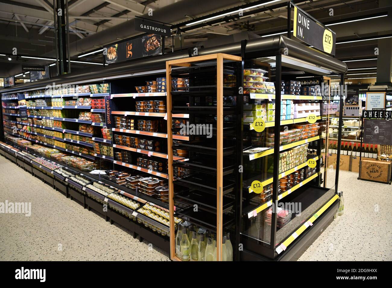 Staines shopping hi-res stock photography and images - Alamy