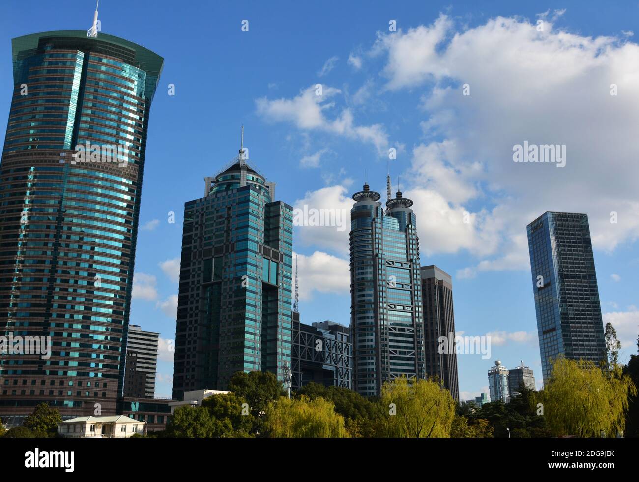 Green buildings hi-res stock photography and images - Alamy