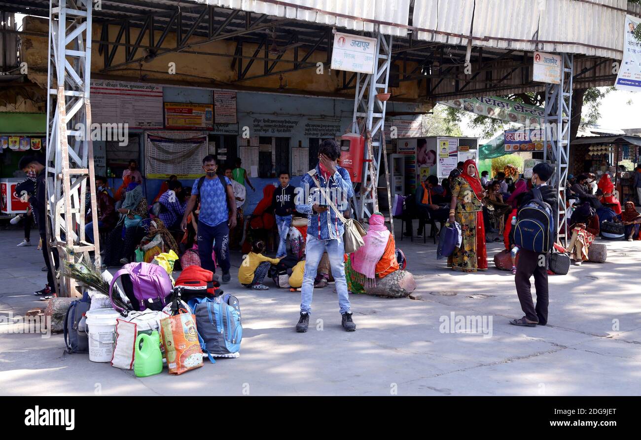 Group indian people waiting bus hi-res stock photography and images - Alamy