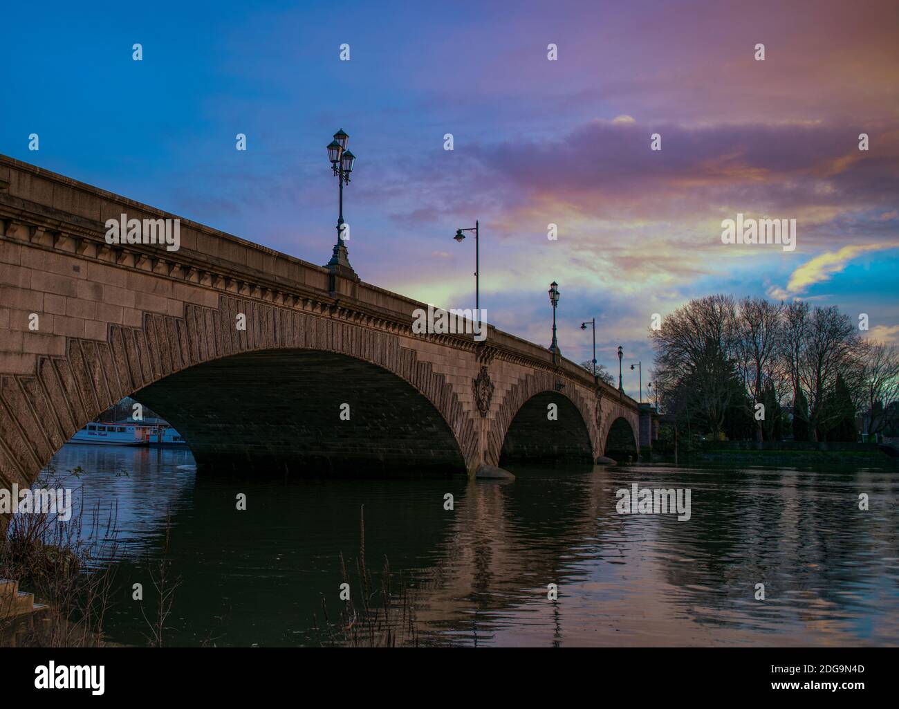 Kew sunset hi-res stock photography and images - Alamy