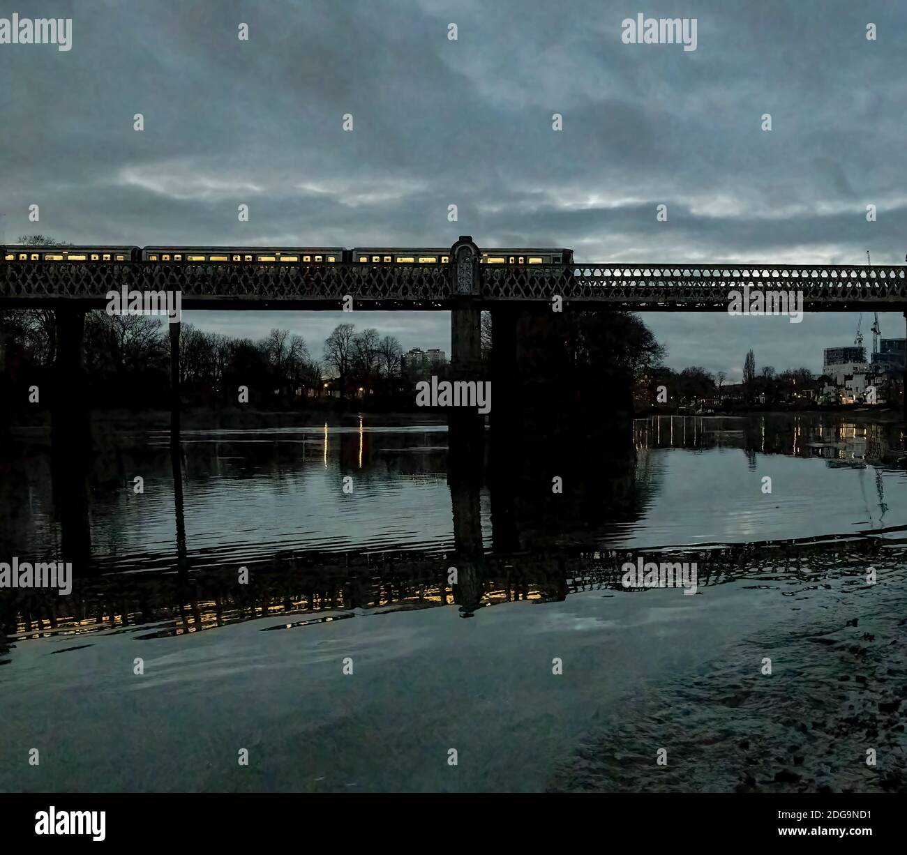 Kew railway bridge Stock Photo - Alamy