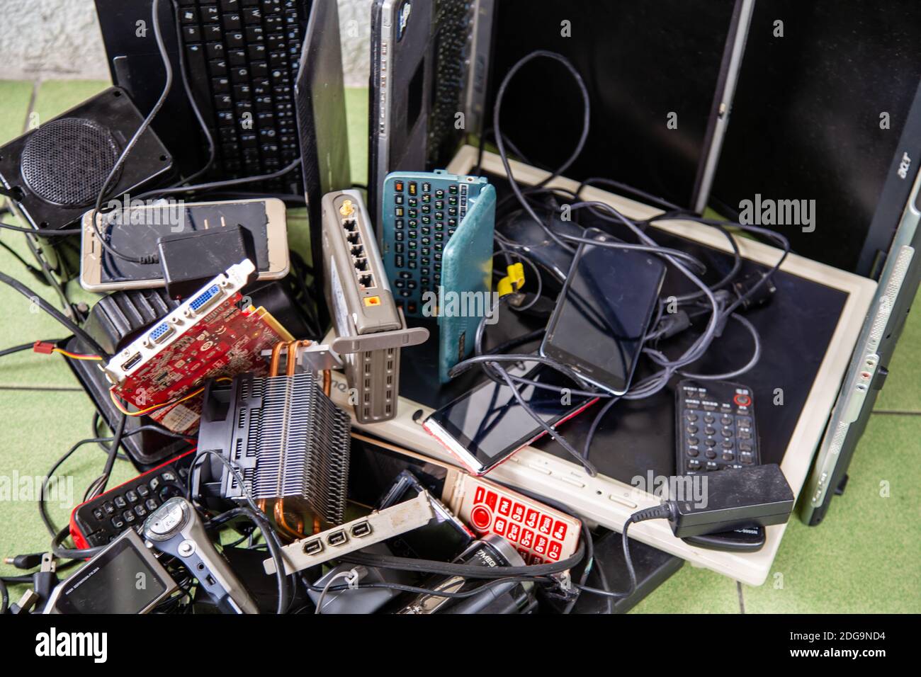 Pile of assorted electronic products e-waste Stock Photo - Alamy