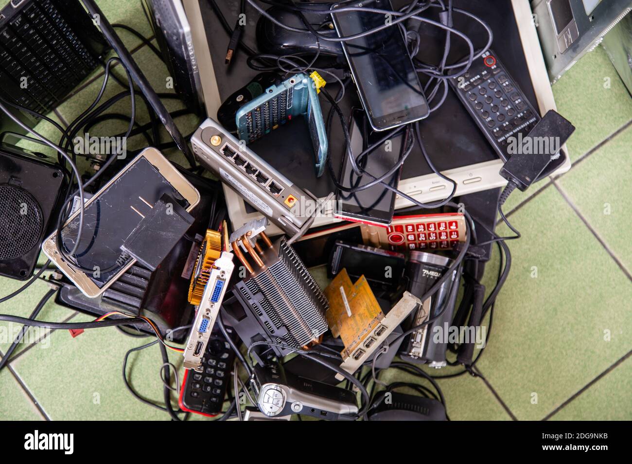 Pile of assorted electronic products e-waste Stock Photo - Alamy