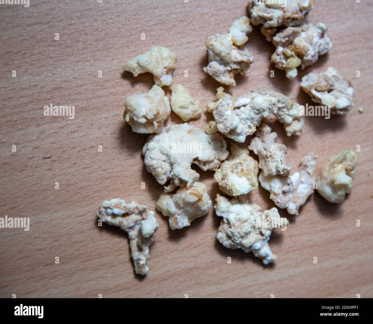 Rocks of crack cocaine drug on tabletop Stock Photo - Alamy