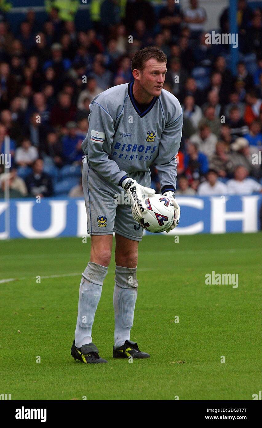 PORTSMOUTH GOALKEEPER DAVE BEASANT V SHEFF. UTD 2001 Stock Photo - Alamy