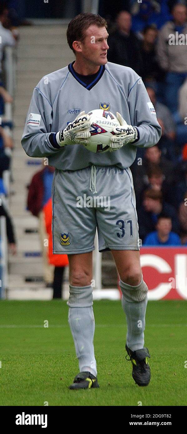 PORTSMOUTH GOALKEEPER DAVE BEASANT V SHEFF. UTD 2001 Stock Photo - Alamy