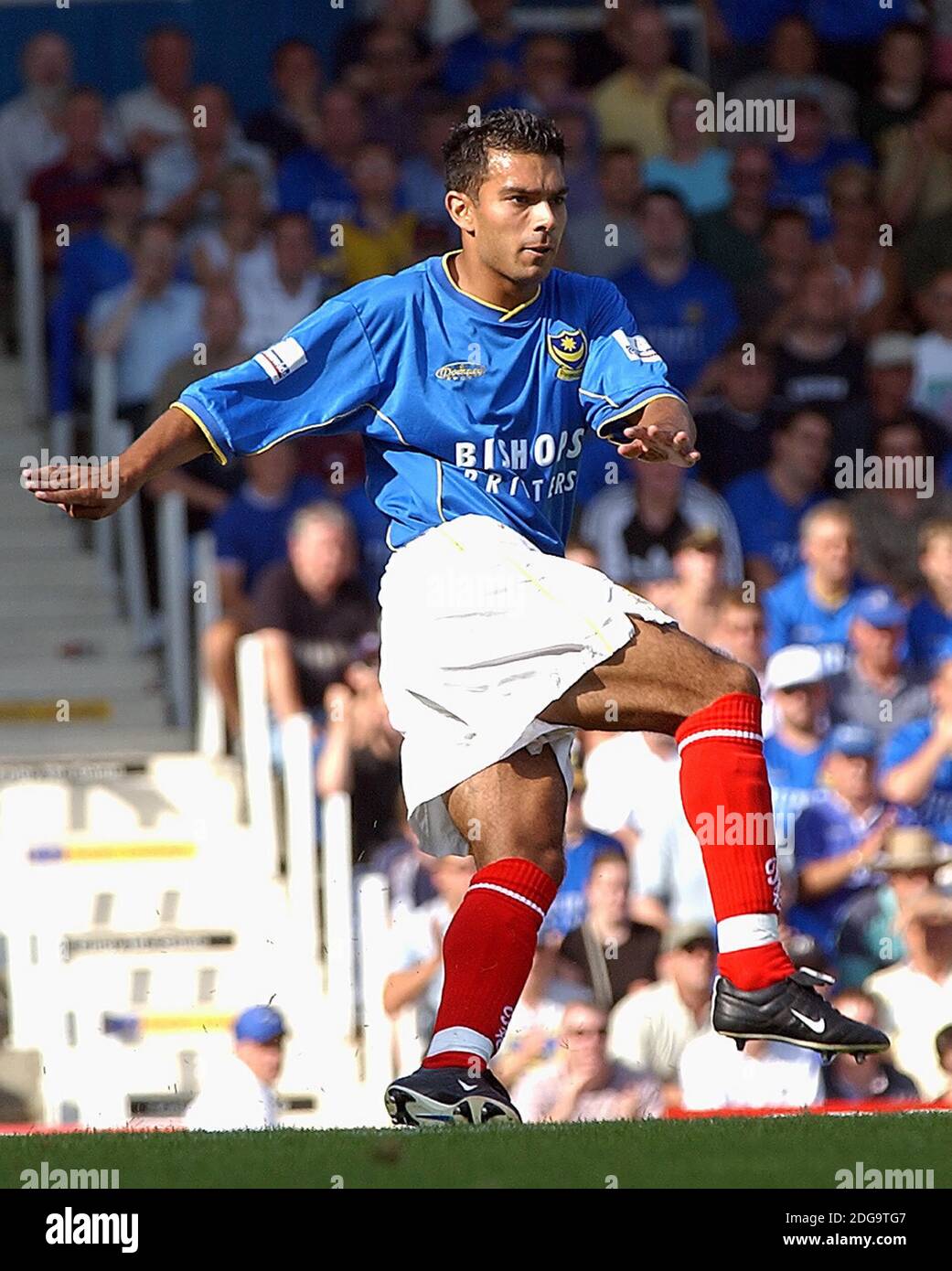 PORTSMOUTH FC. 2001 JASON CROWE PIC MIKE WALKER 2001 Stock Photo - Alamy