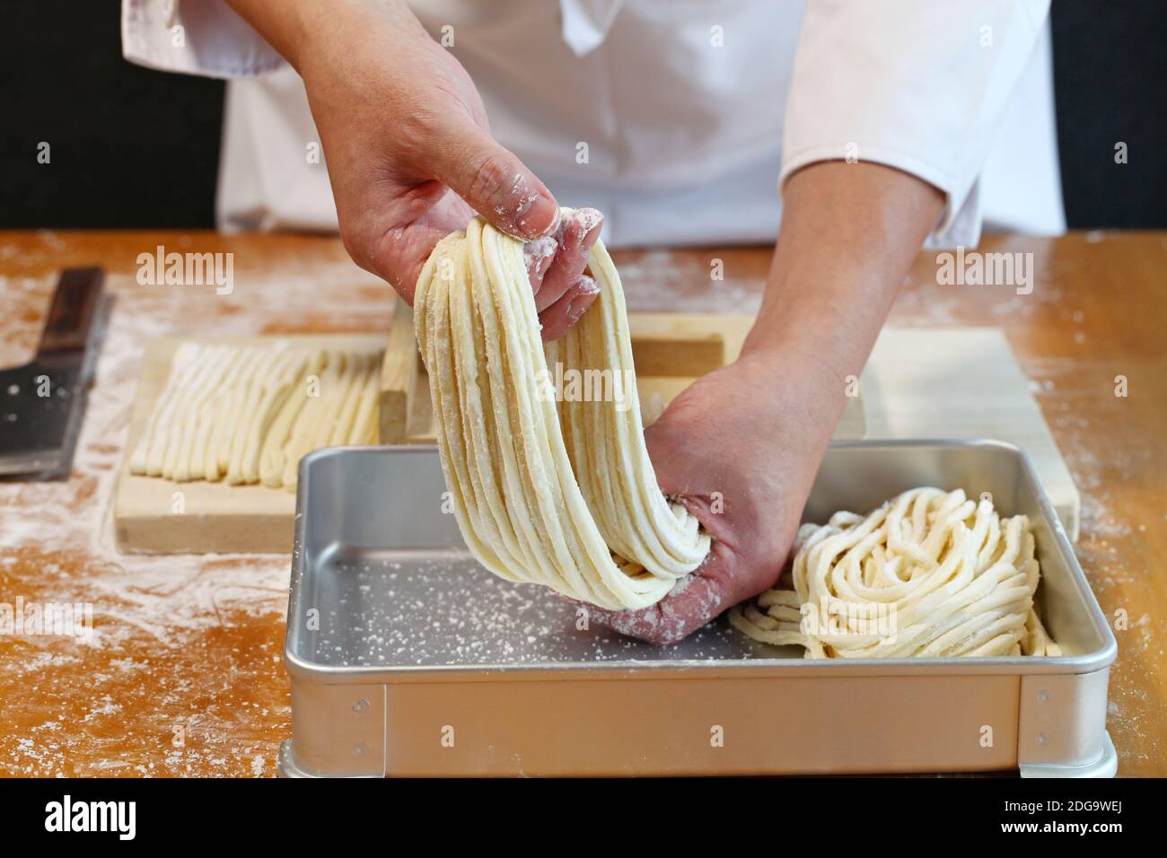 how to make japanese udon noodles; finished Stock Photo - Alamy