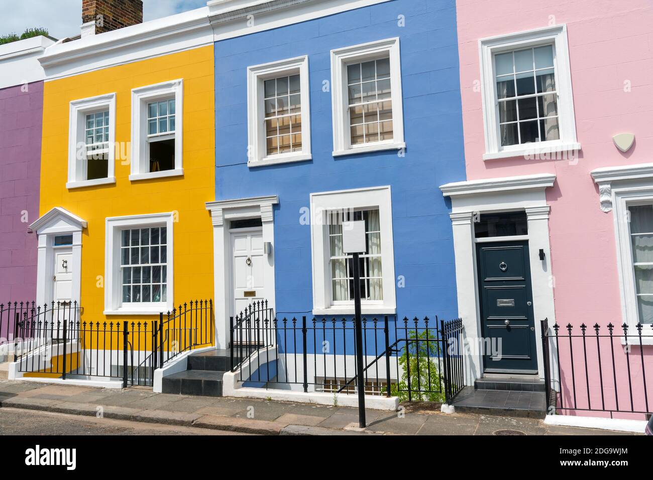 Row houses in london hi-res stock photography and images - Alamy