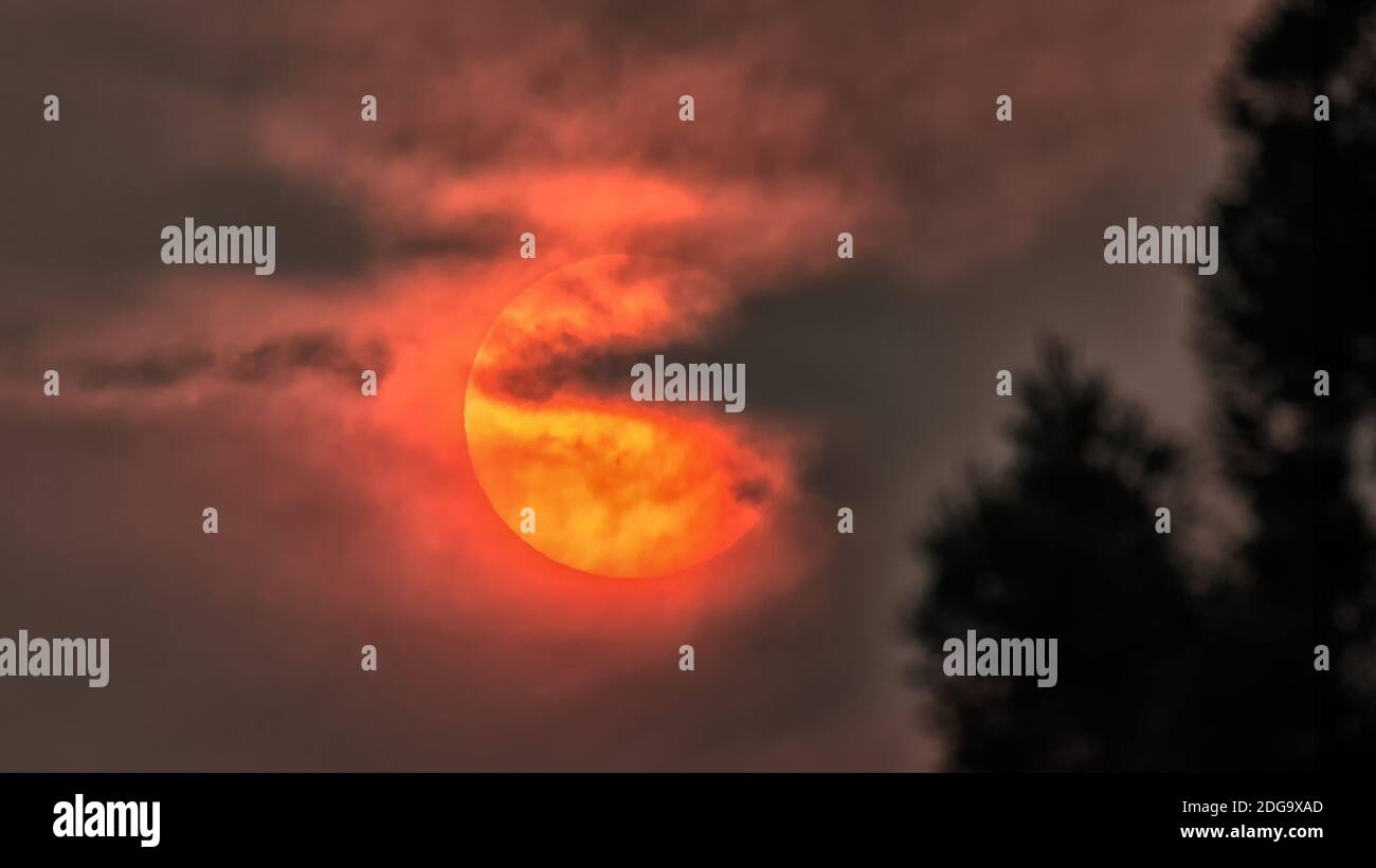 Australia bushfire smoke effect hi-res stock photography and images - Alamy