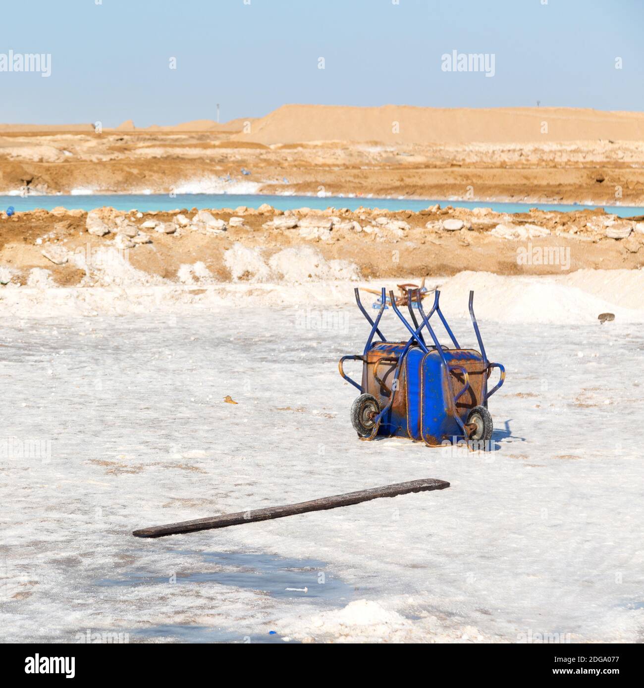 Ethiopia africa in the salt flat and wheelbarrow Stock Photo - Alamy