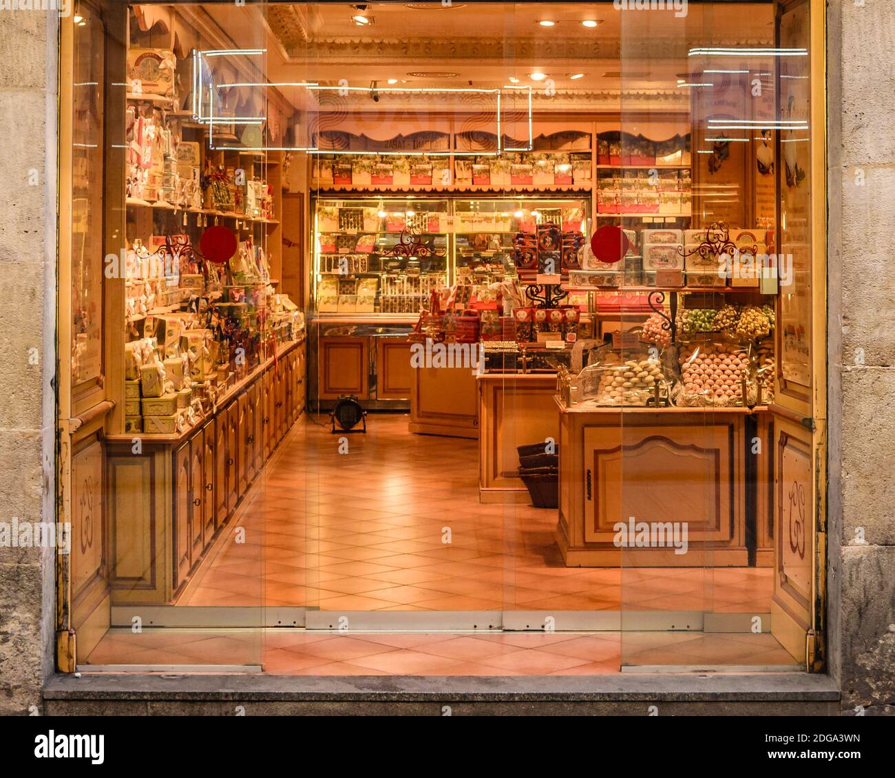 Sweets store hi-res stock photography and images - Alamy