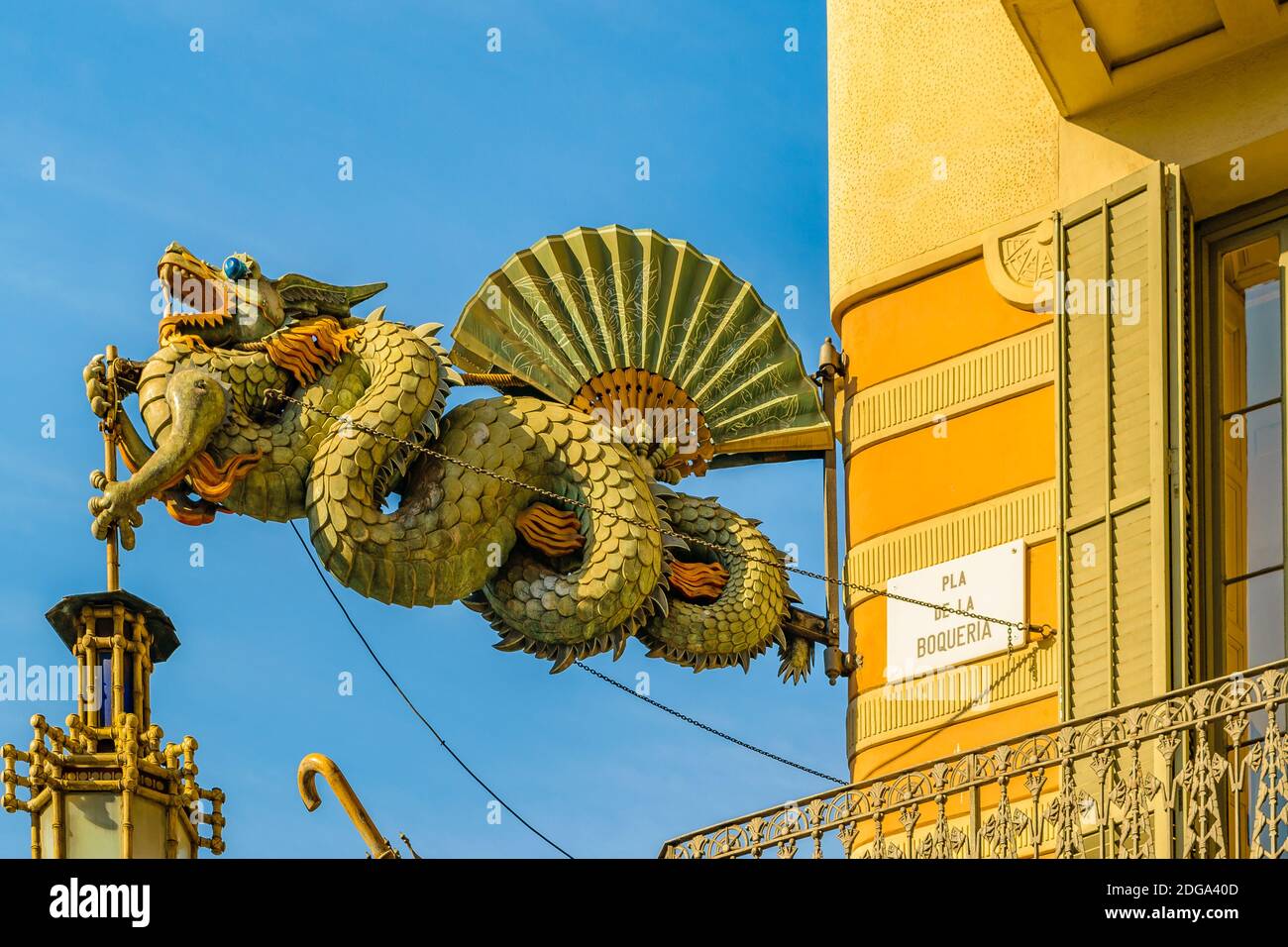 Dragon Sculpture at Building, Barcelona, Spain Stock Photo - Alamy