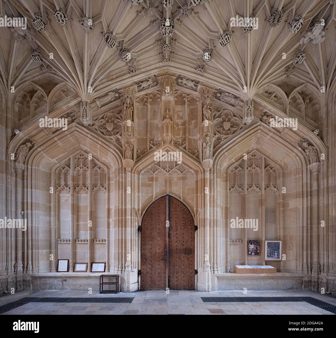 Oxford's Divinity School - the oldest and largest room in the Old ...