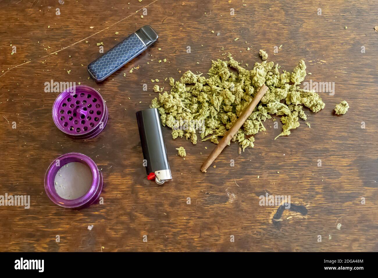 Smoking weed cigarette joint hi-res stock photography and images - Alamy