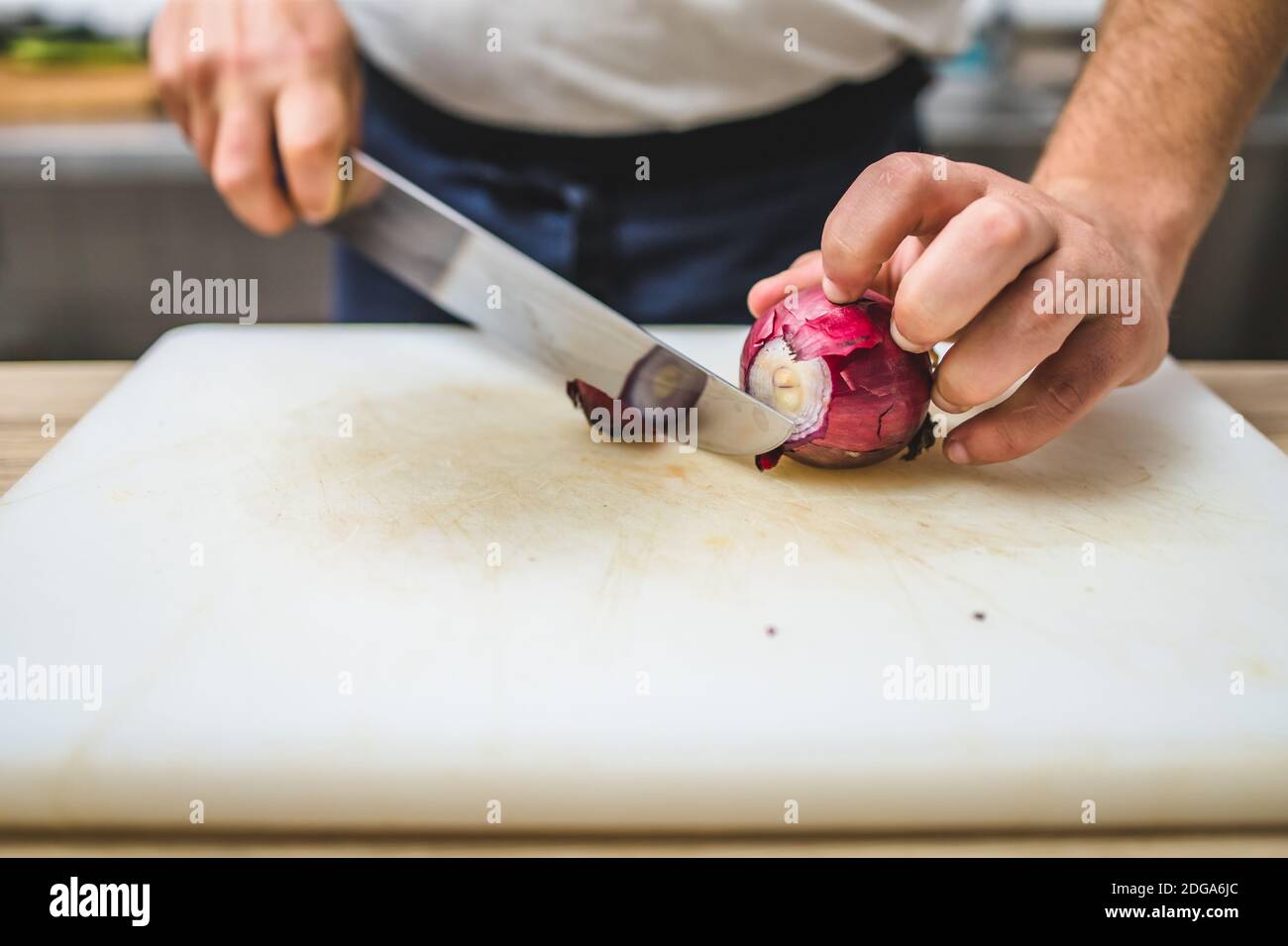 Chef cutting red onion hi-res stock photography and images - Alamy