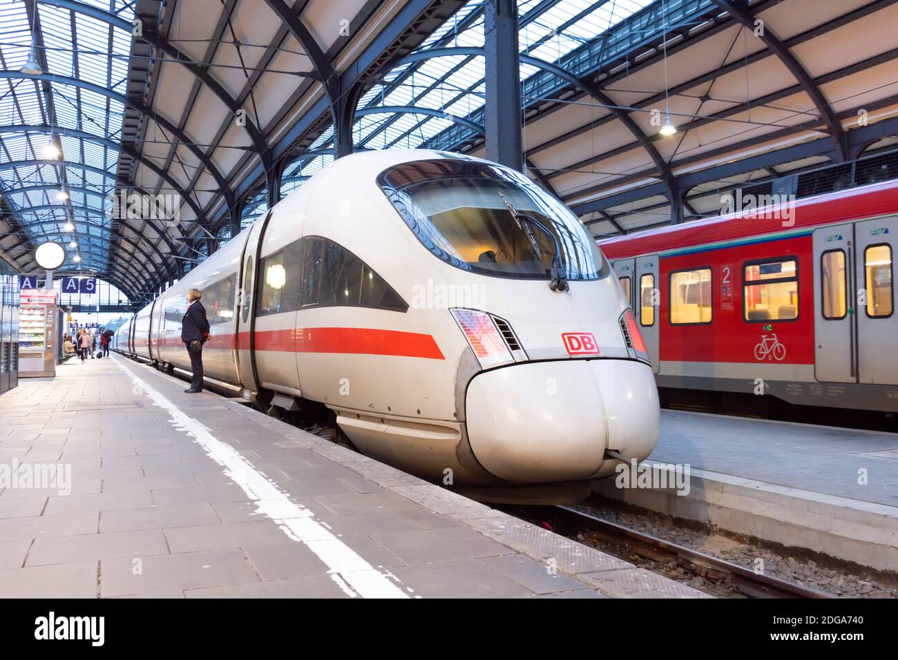 Frankfurt hbf hi-res stock photography and images - Alamy