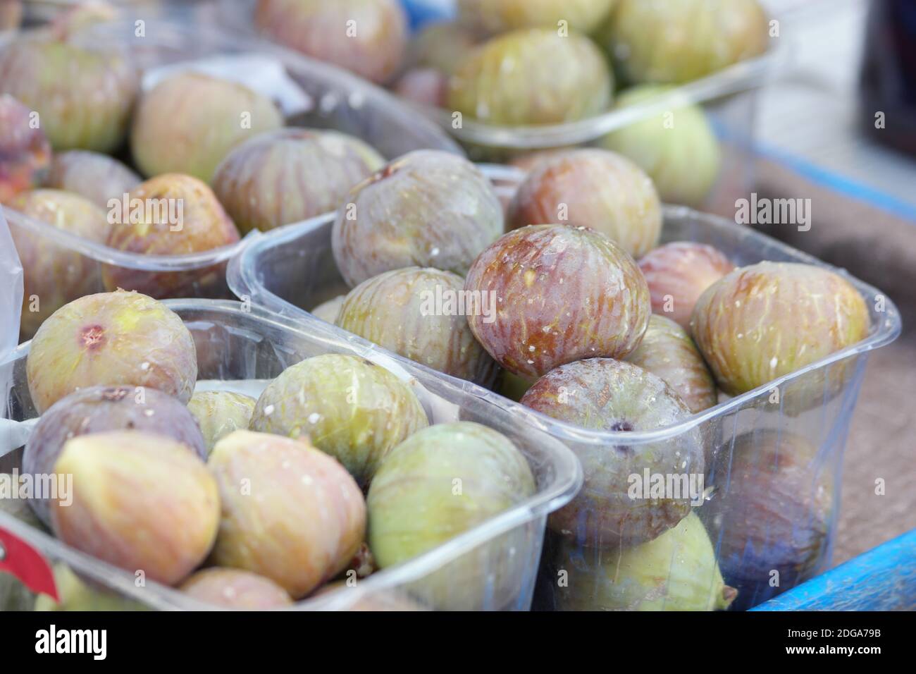 Boxes with fresh figs at street market Stock Photo - Alamy