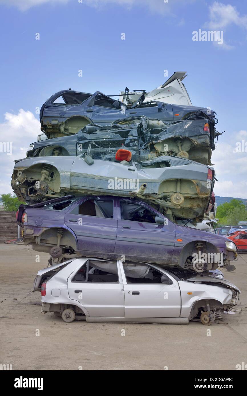 Recycling Cars Stack Stock Photo - Alamy