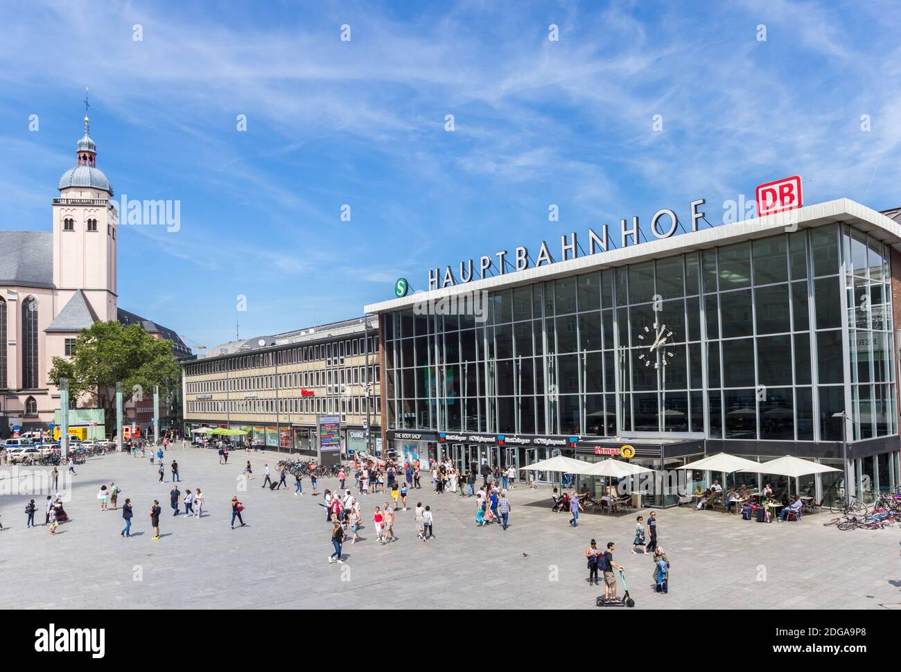 Square in front of the central station of Cologne, Germany Stock Photo ...