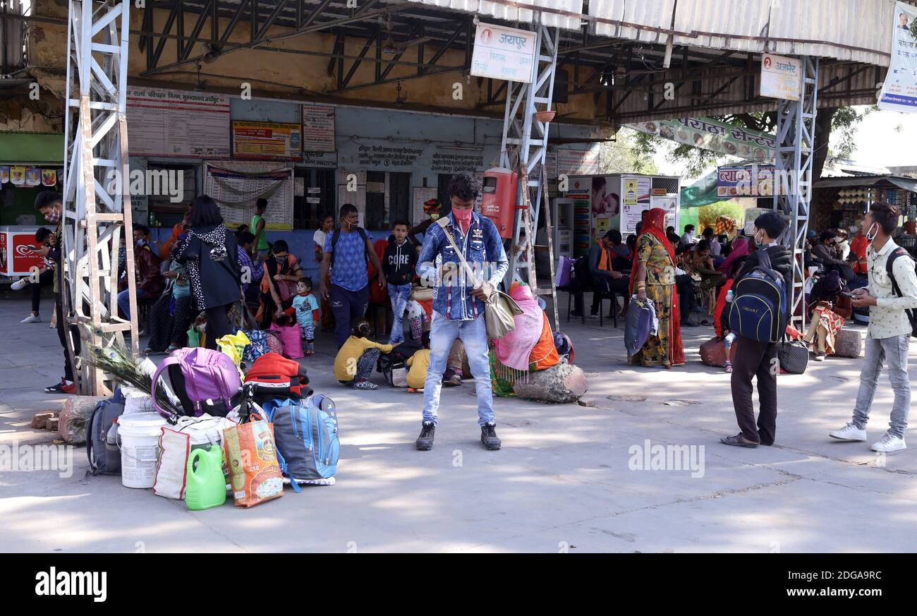 Group indian people waiting bus hi-res stock photography and images - Alamy