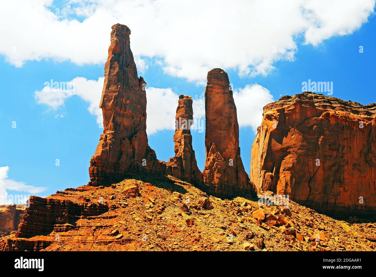 the three sisters in der Abendsonne, Monument Valley, Arizona, USA ...