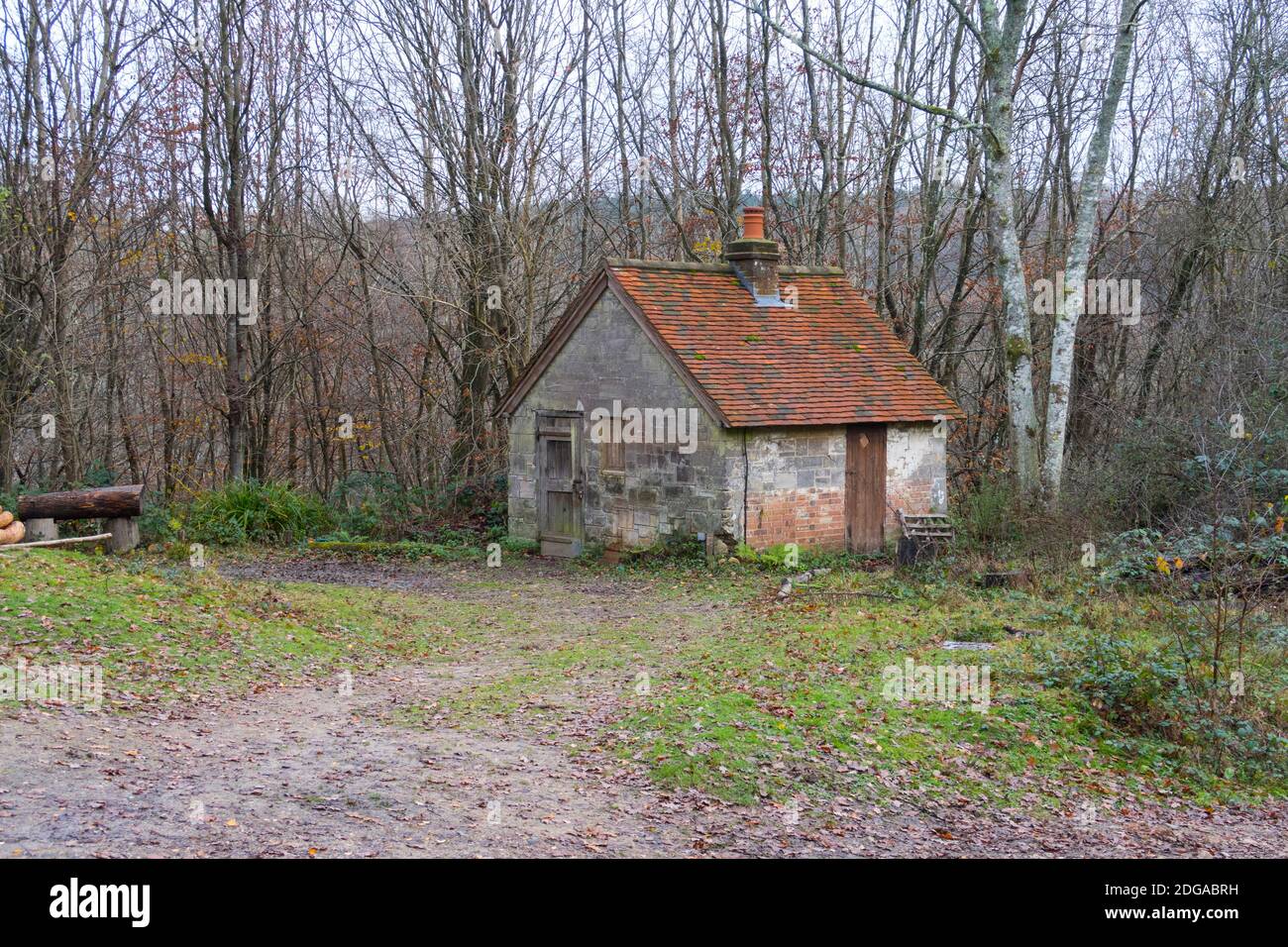 English country cottage farm hi-res stock photography and images - Alamy