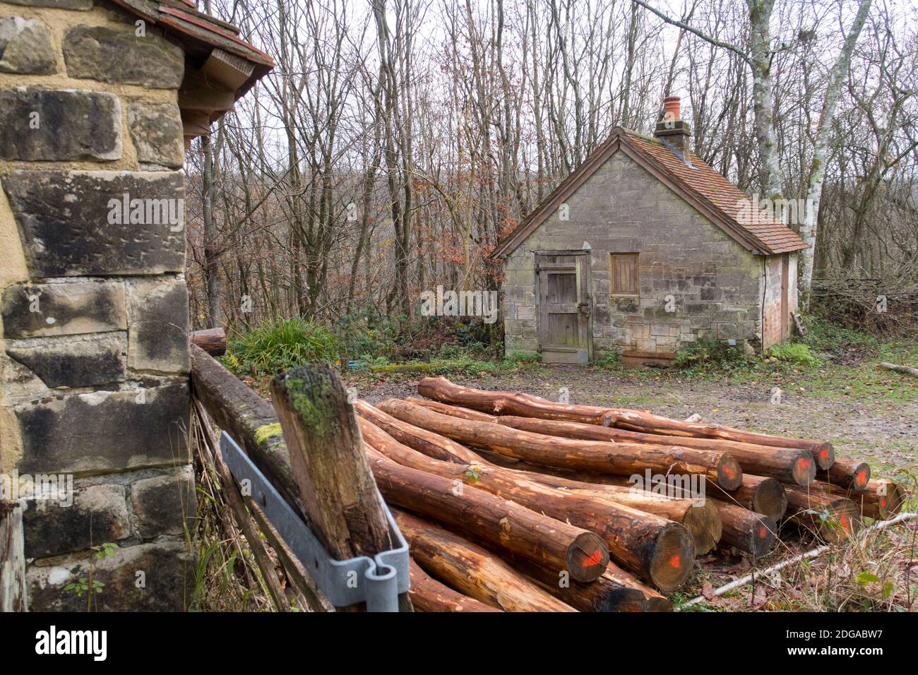 English country cottage farm hi-res stock photography and images - Alamy