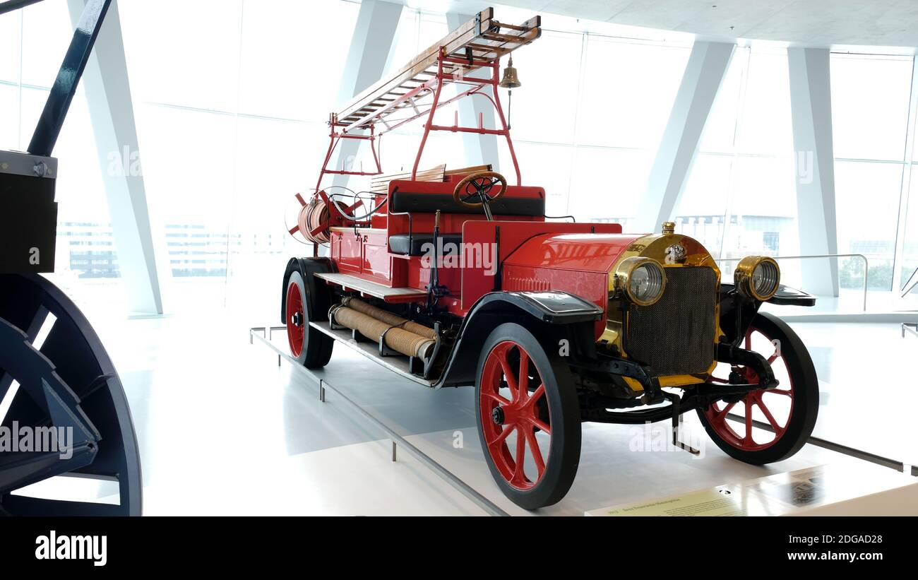 Classic fire truck hi-res stock photography and images - Alamy