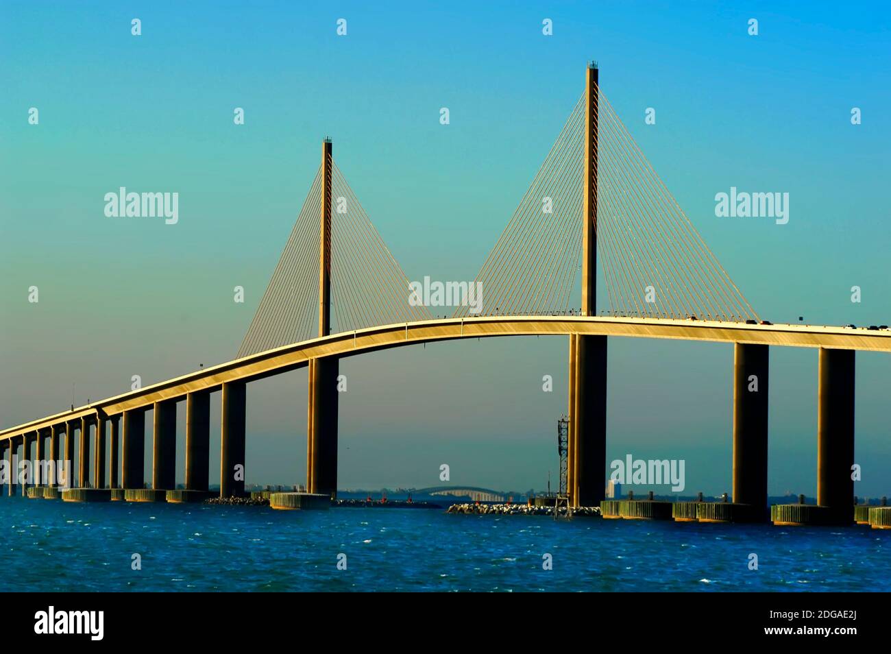 Sunshine Skyway Bridge connecting st. petersburg and Palmetto Florida ...