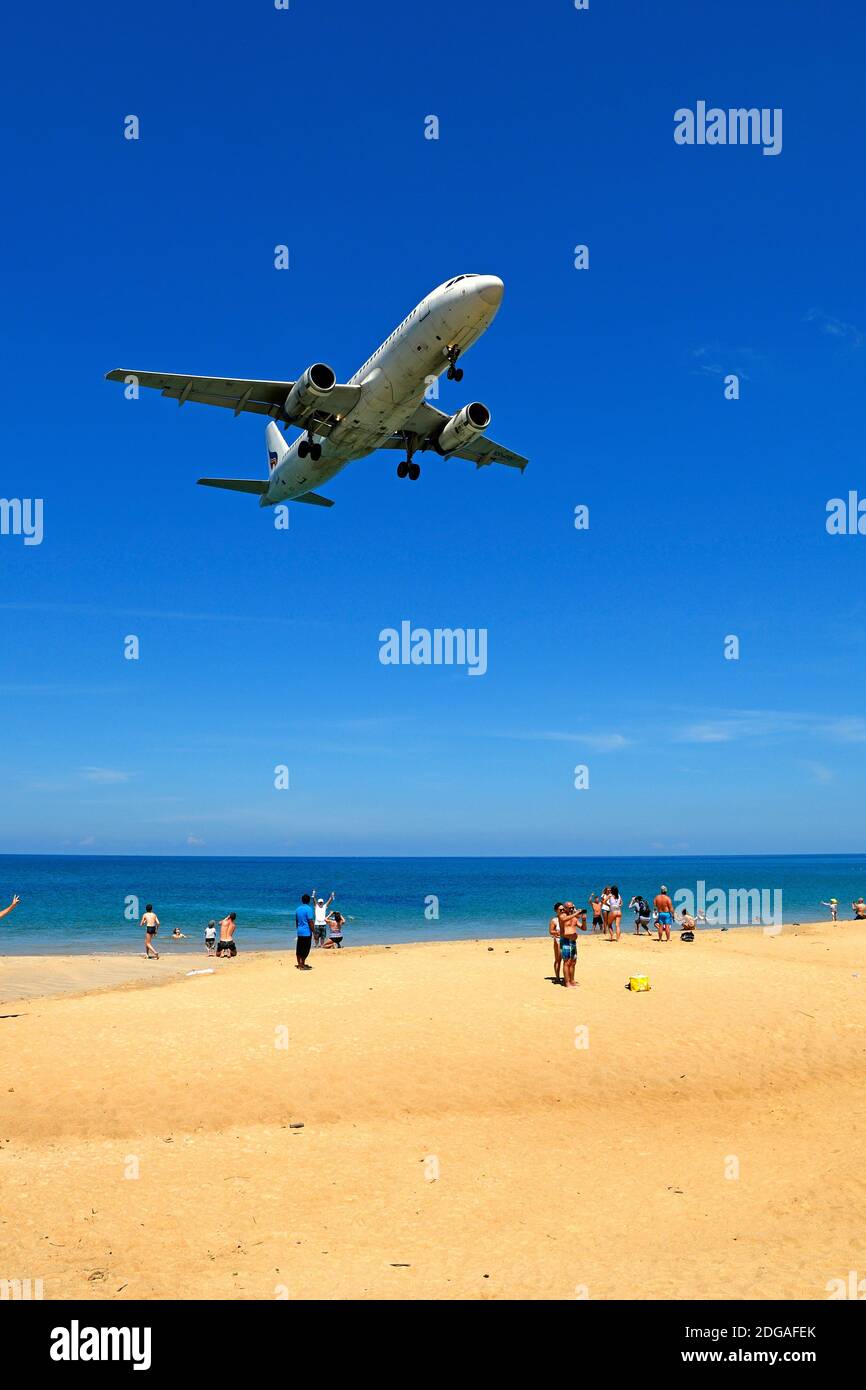 Flugzeug im flug hi-res stock photography and images - Alamy