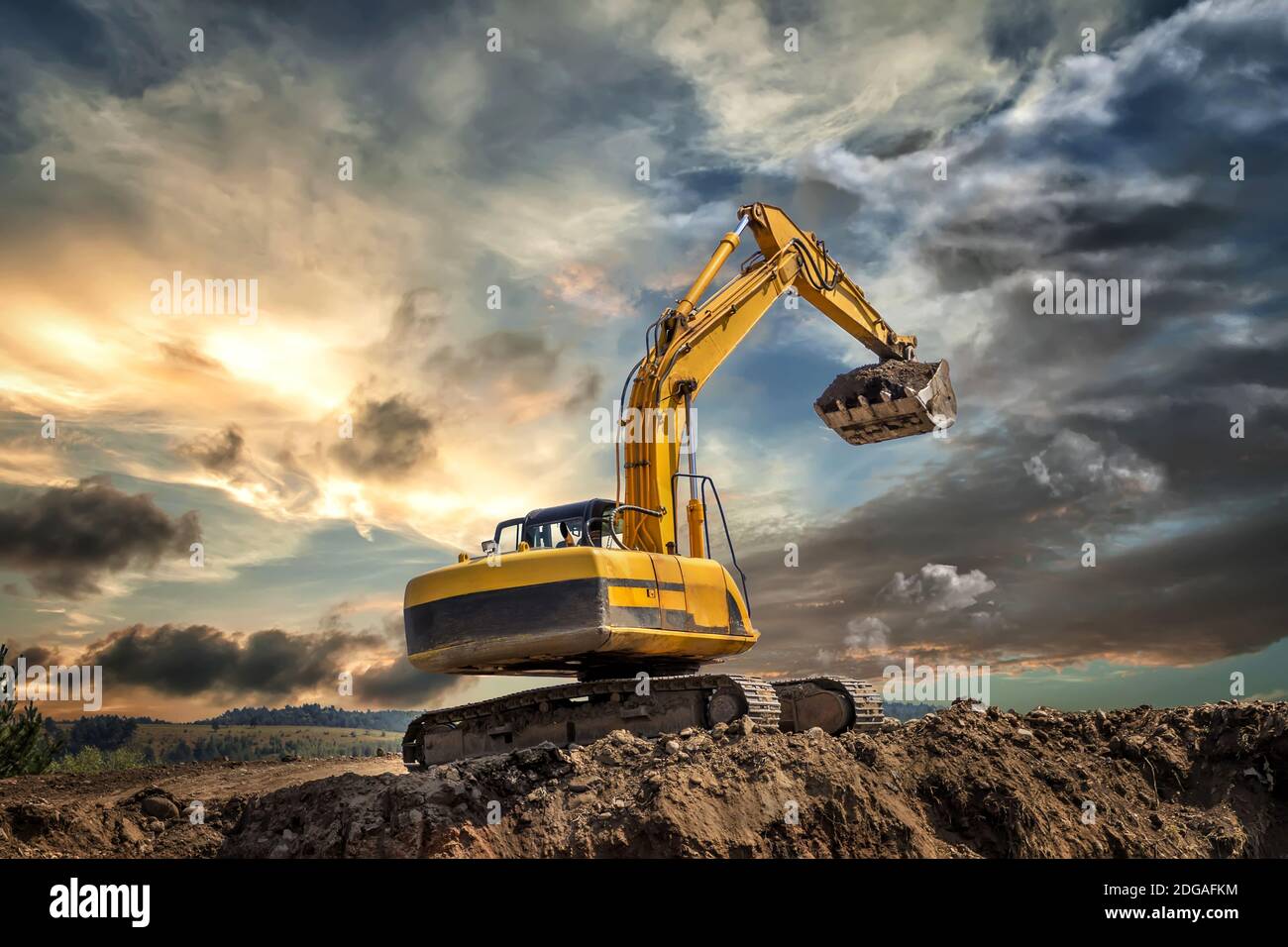 Crawler power shovel hi-res stock photography and images - Alamy