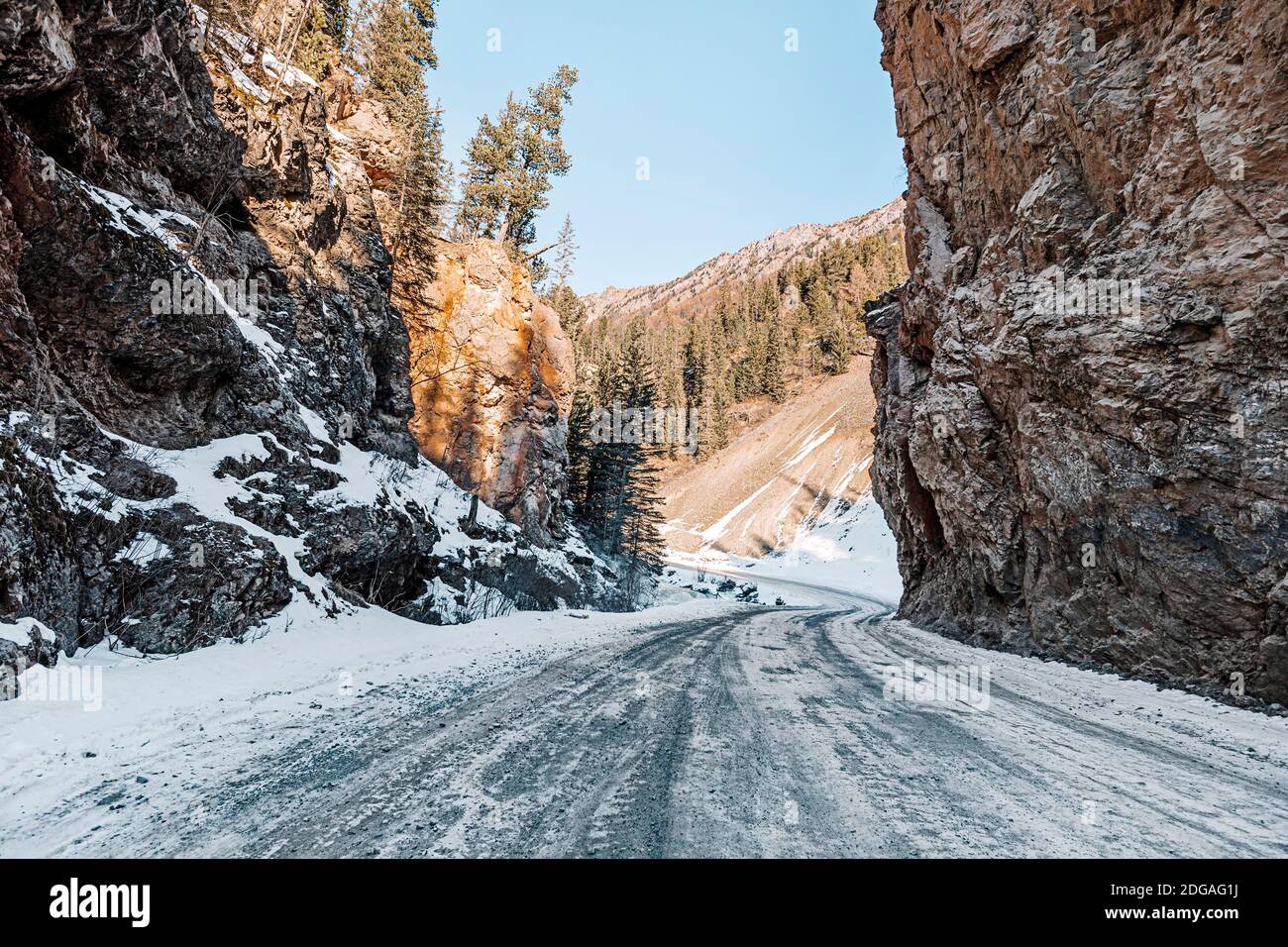 Red rocks tunnel on the road hi-res stock photography and images - Alamy