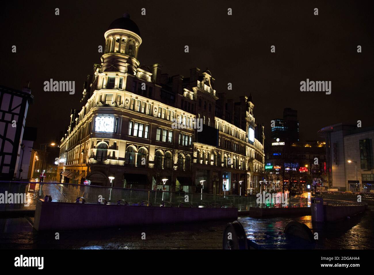 Manchester city centre night hi-res stock photography and images - Alamy